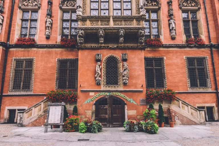 21 Fun Facts About Poland For True Travel Buffs (2023)